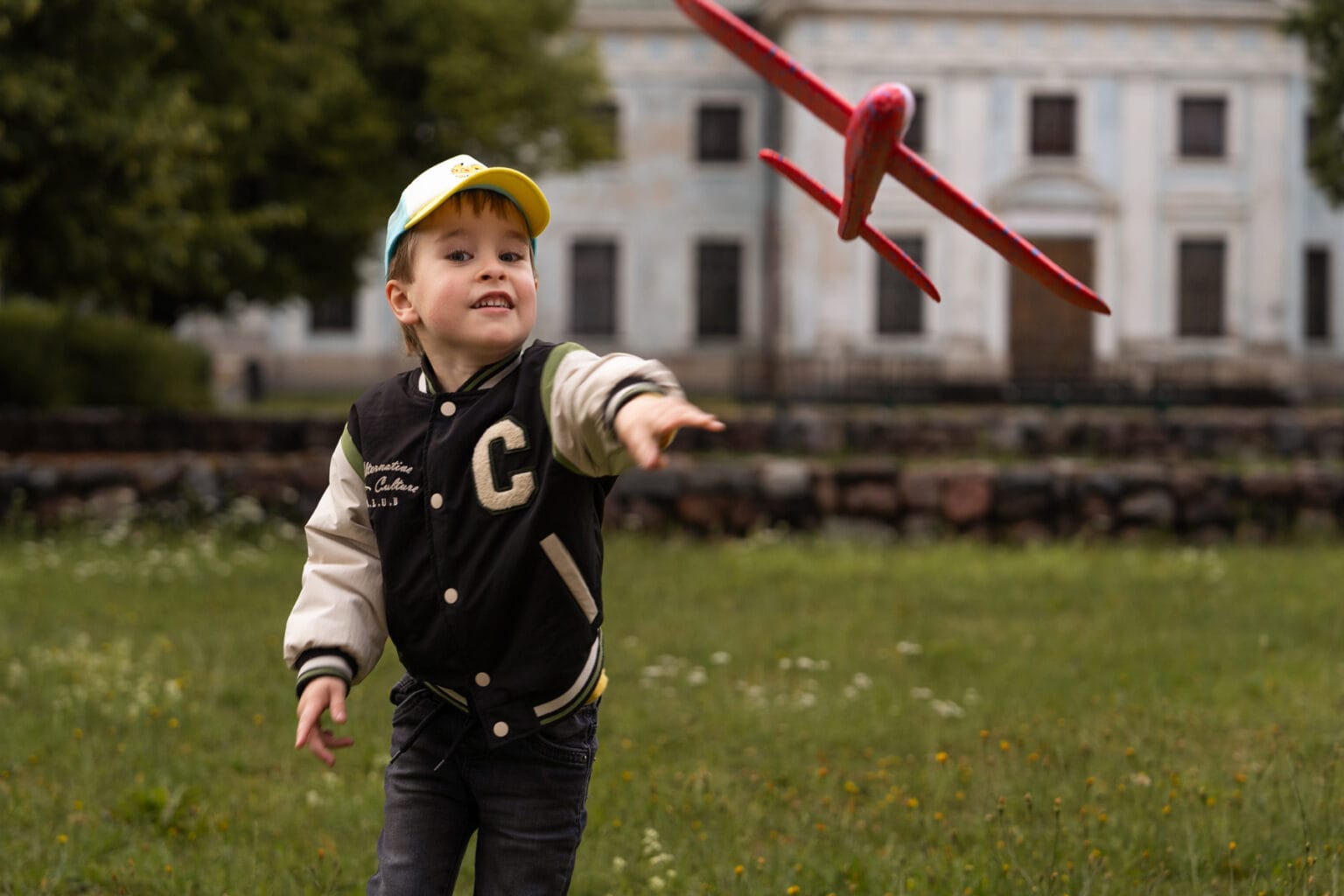 7 Simple Tips for Photographing People: Capture Genuine Emotions