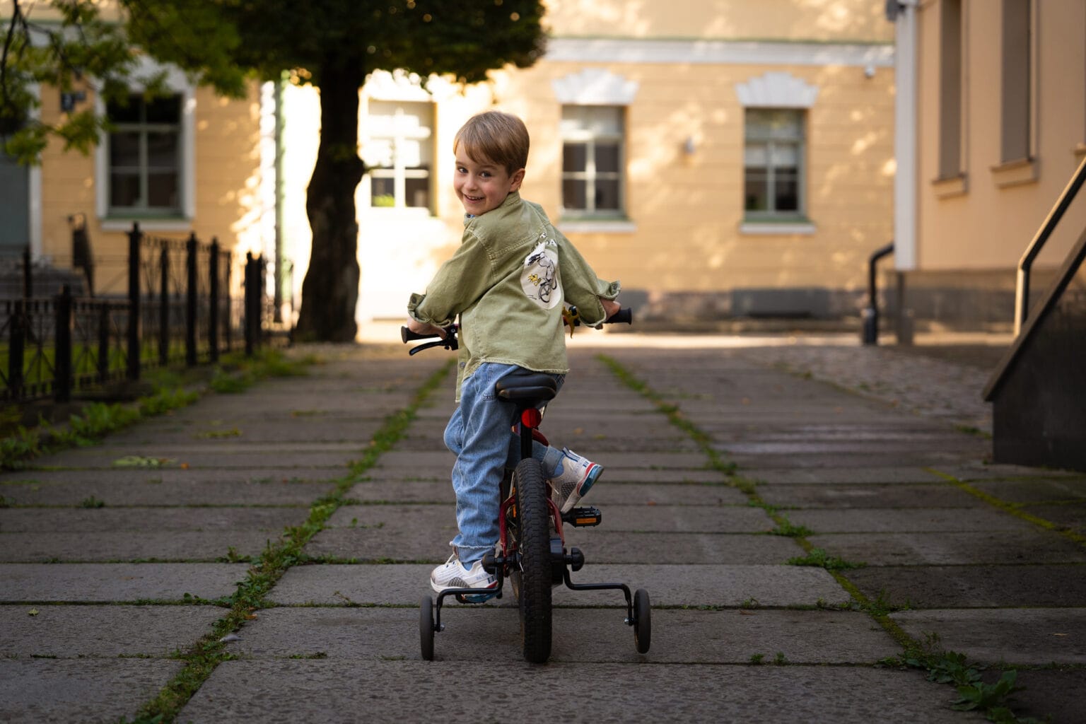 Best Camera Settings for Child Photos (Parents' Guide)